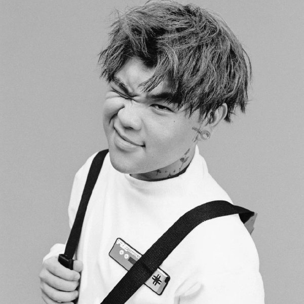 Higher Brothers 成員 DZknow 近況曝光！從 XL 身形狂瘦成肌肉男？！網友：連招牌雙下巴都不見了⋯ | JUKSY 街星