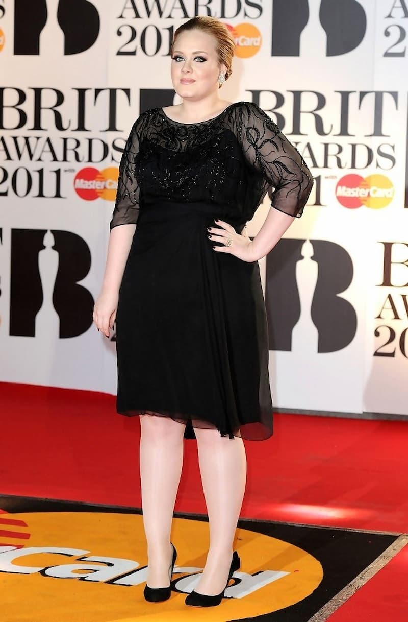 被激瘦美照嚇瘋嗎？回顧「誰都認不出來」的愛黛兒 Adele 4 大紅毯絕美時刻，網友：這不可能是同一人！ JUKSY 街星