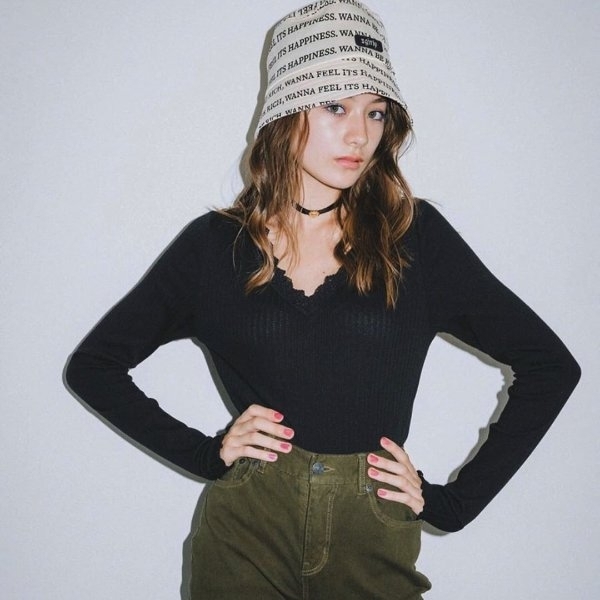 你敢信她只有 13 歲？日本混血嫩模 Sakura kirsch 清新外表下竟是酷妹子，靠這 3 招不穿大牌照樣潮出高質感！ - JUKSY 街星