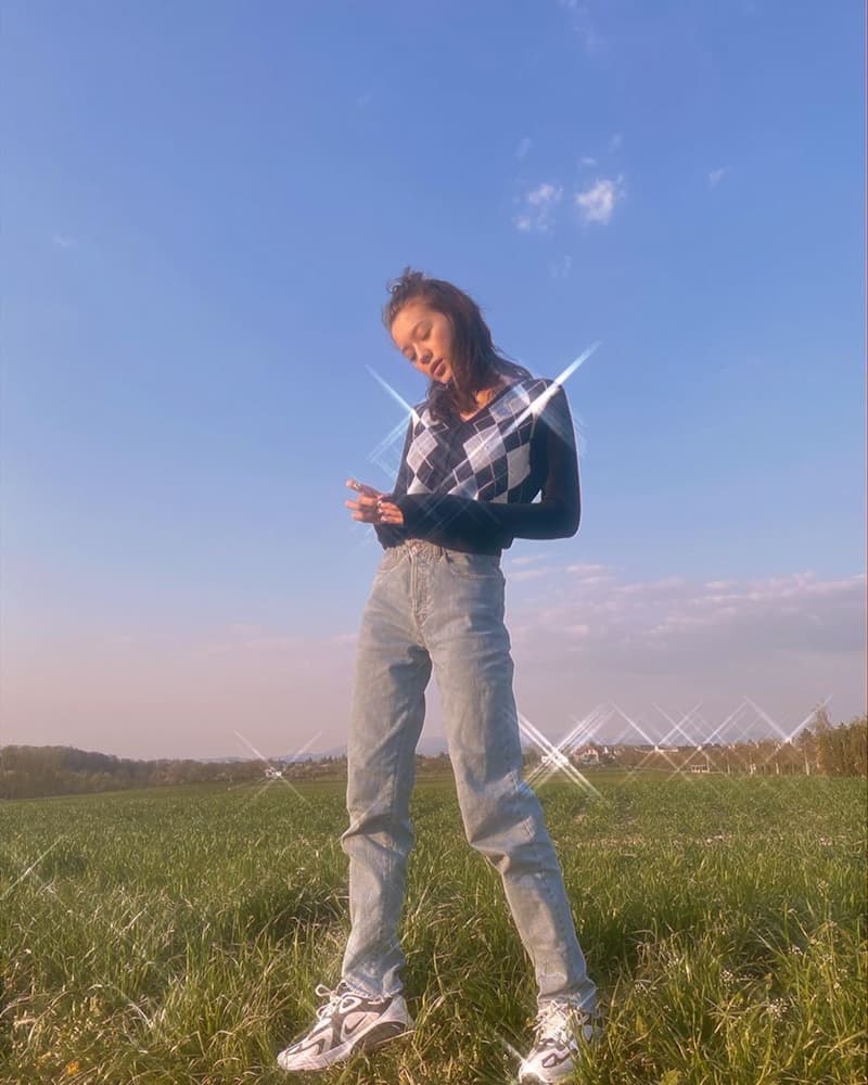 你敢信她只有 13 歲？日本混血嫩模 Sakura kirsch 清新外表下竟是酷妹子，靠這 3 招不穿大牌照樣潮出高質感！ JUKSY 街星