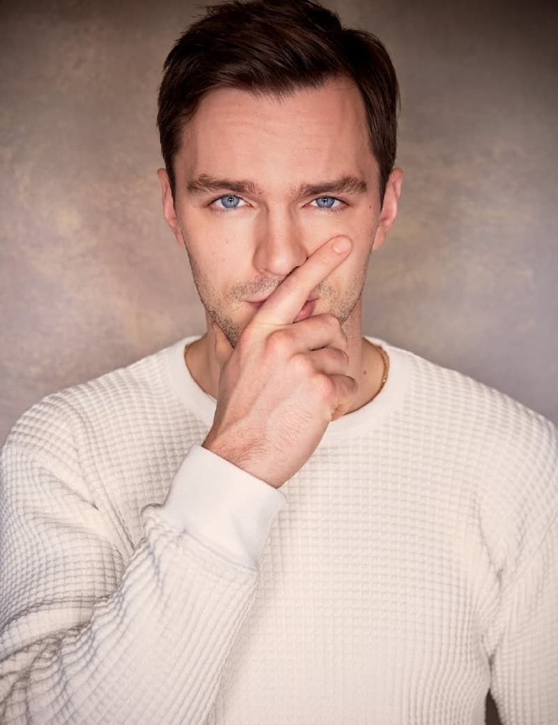 艾兒芬妮合體尼可拉斯霍特一同拍攝雜誌，根本神仙眷侶！ JUKSY 街星