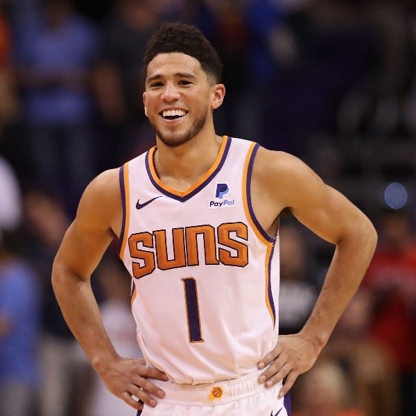 Booker 開敞篷跑車載 Kendall Jenner 出遊，高調放閃引發網友轟動！ - JUKSY 街星