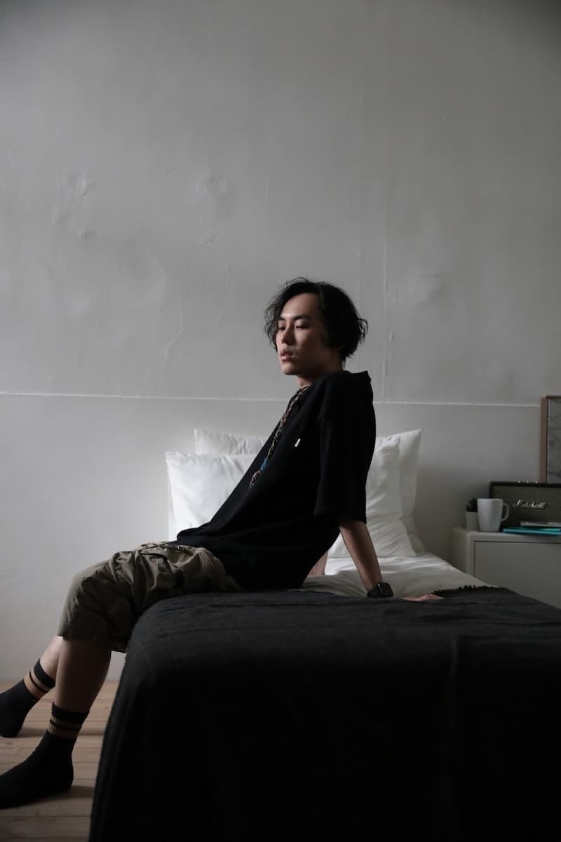 男神的秘密武器！E.so、貝克漢夏天都愛穿的「 素T 」你怎可以錯過，挑對這兩點就不用怕激凸！ JUKSY 街星