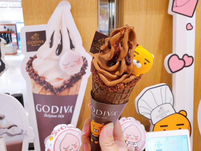 敲碗已久的 GODIVA 聯名來啦！還有 KAKAO FRIENDS 台灣首家旗艦店在「這裡」！ JUKSY 街星