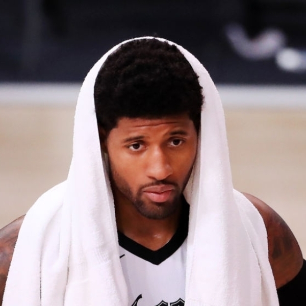 尷尬！快艇輸球 Paul George 在休息室發表演說，期盼「明年再來奪冠」遭隊友翻白眼 - JUKSY 街星