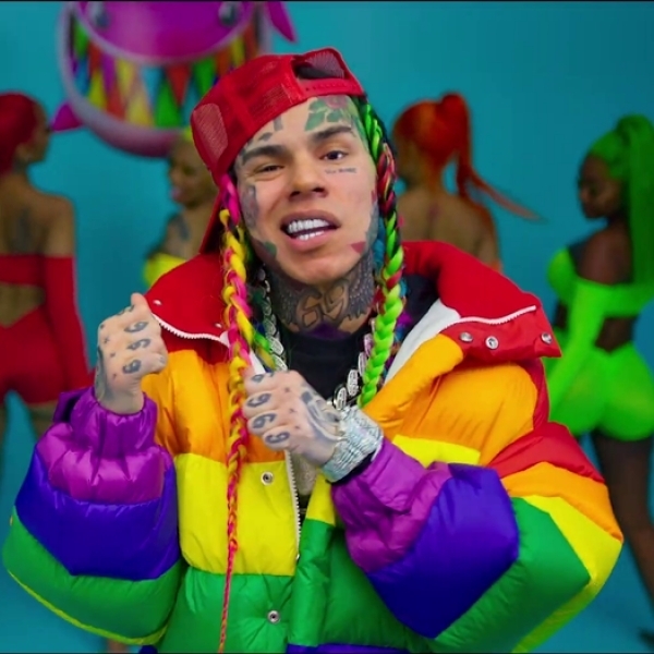 6ix9ine 糗被一夜情辣妹吐槽早洩，開始到完事時間短到讓她疑惑「這就結束了？」 - JUKSY 街星