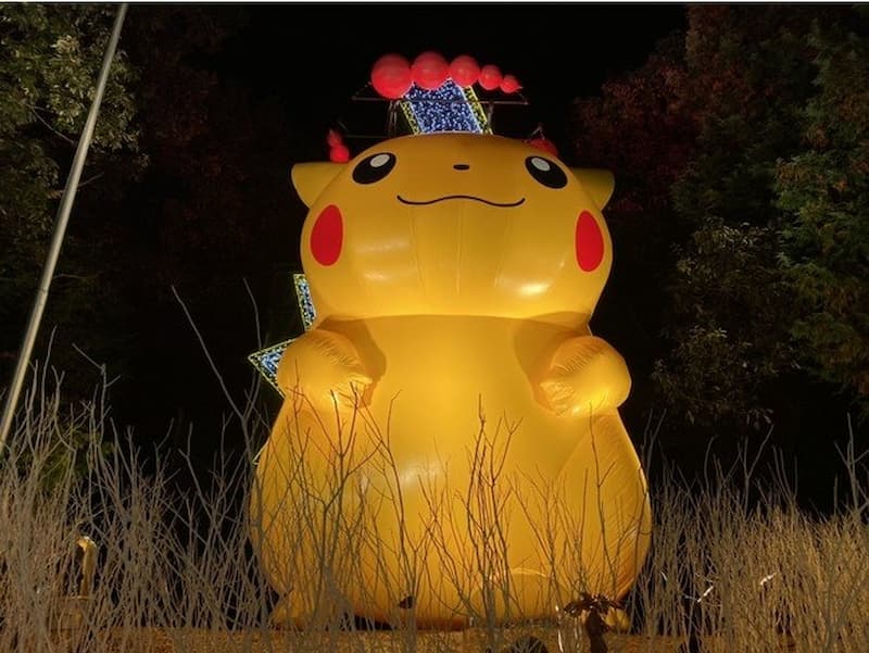 巨型皮卡丘超級萌！日本「寶可夢燈光秀」太夢幻，背景音樂還是遊戲 BGM 整個超有 Fu！ JUKSY 街星