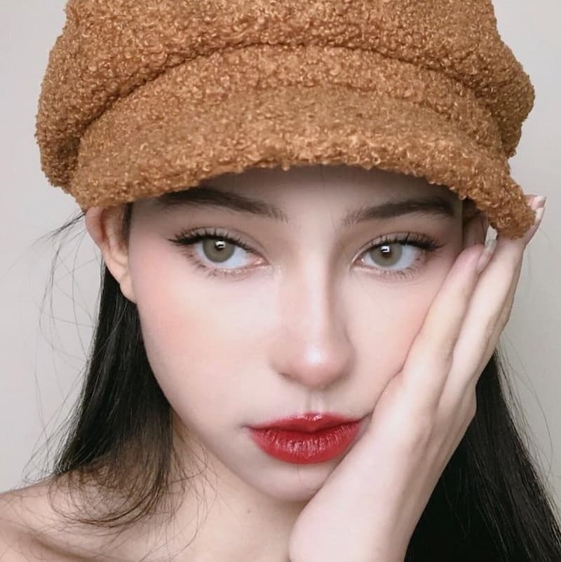 現在最紅的姐妹花！美國「雙胞胎正妹」東西混合的慾望臉，竟靠這 3 個「彩妝關鍵」就能達成？ JUKSY 街星