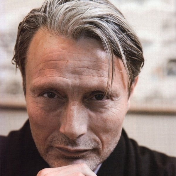 Mads Mikkelsen 進入《怪獸 3》片場已一週，首度露面受訪：遺憾我只見過強尼戴普一面！ - JUKSY 街星