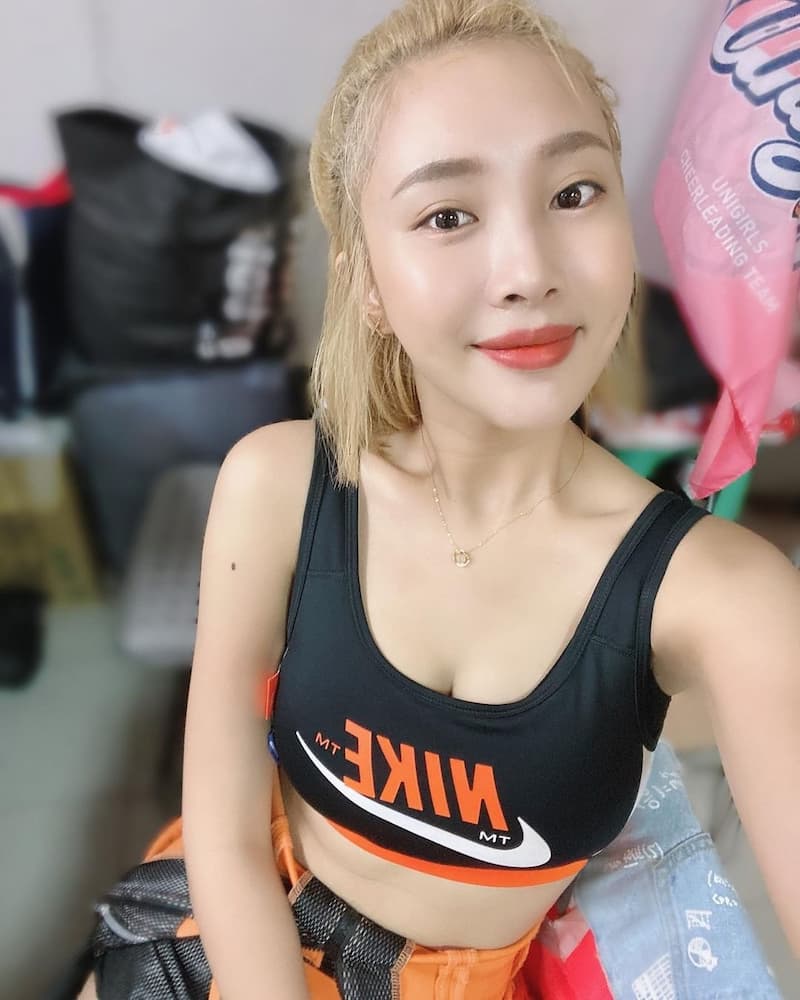 台灣出品 No.1！峮峮、Yuri⋯5 位不輸日韓「台灣職棒正妹」，如何憑妝容心機技巧收服球迷心？ JUKSY 街星