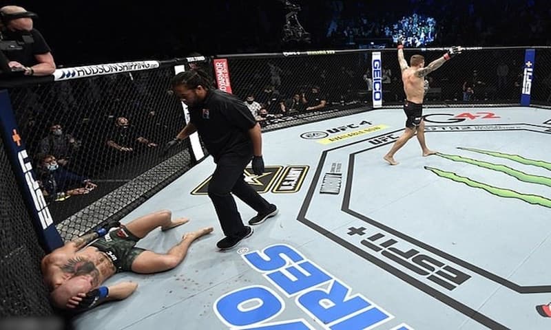 大爆冷門！嘴砲 Conor McGregor 生涯首度被 KO，賽後超沮喪：「我痛徹心扉⋯」 JUKSY 街星