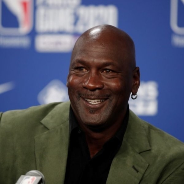 NBA／就是不想輸！Tom Brady 斬獲 7 冠數量超越喬丹，MJ 震撼宣布：我要回歸球場了 - JUKSY 街星