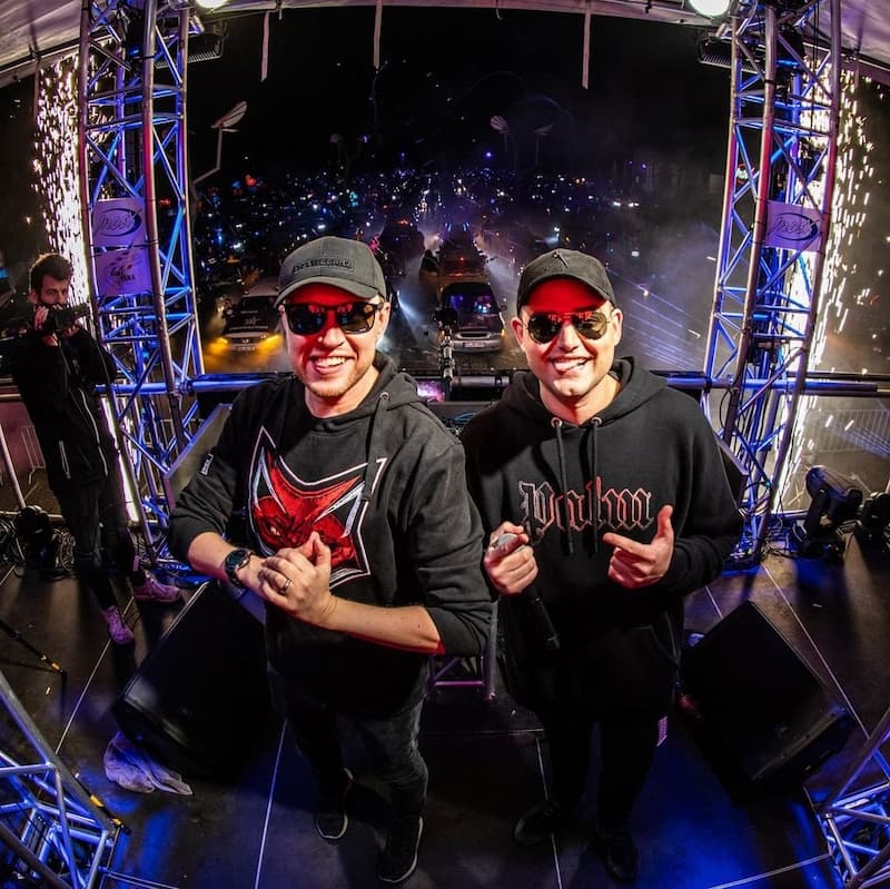 專訪／迪士尼音樂硬起來！硬派雙人組 Da Tweekaz 初次來台，居然學會超道地台語⋯ JUKSY 街星