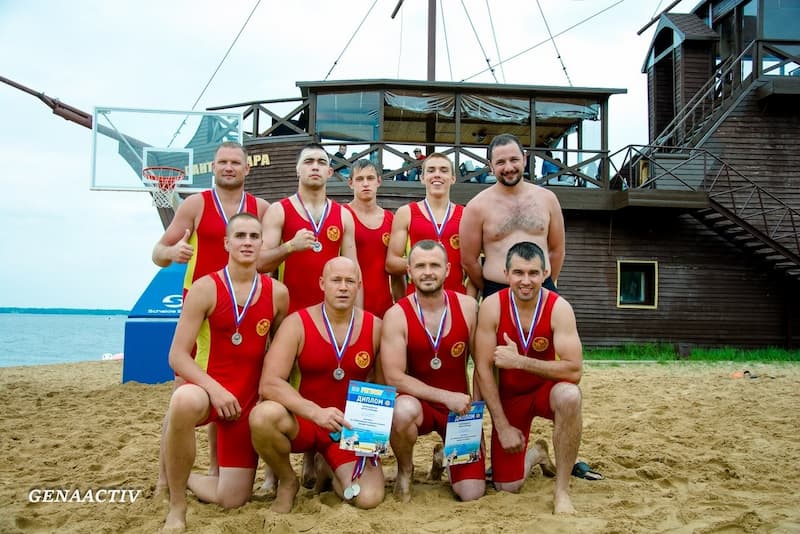 這你敢打嗎？戰鬥民族超狂運動「Regball」結合籃球及摔角，摔人、擒抱、架拐子通通合法 JUKSY 街星