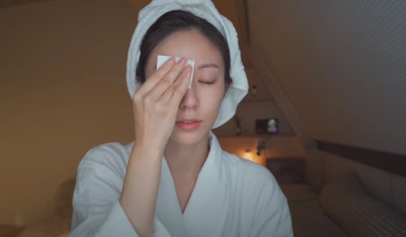 金寶拉 Bora Kim 來台引熱議！獨門身材、皮膚保養技巧大公開：喝咖啡消水腫、睡前伸展⋯難怪身材火辣辣！ JUKSY 街星