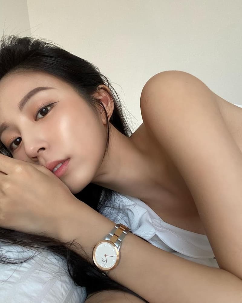 金寶拉 Bora Kim 來台引熱議！獨門身材、皮膚保養技巧大公開：喝咖啡消水腫、睡前伸展⋯難怪身材火辣辣！ JUKSY 街星