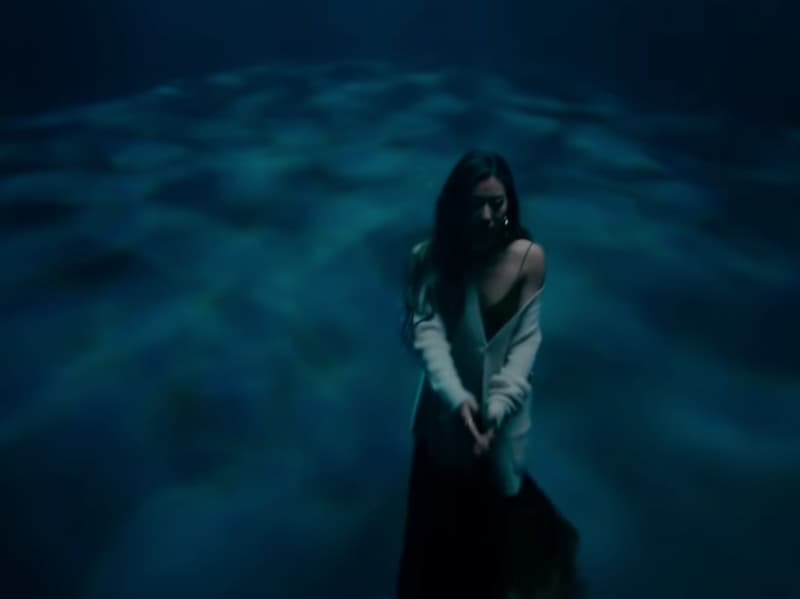 MV 超夢幻！Dizzy Dizzo 蔡詩芸搭檔高爾宣新曲〈Tides〉完美複製超逼真海底世界！ JUKSY 街星