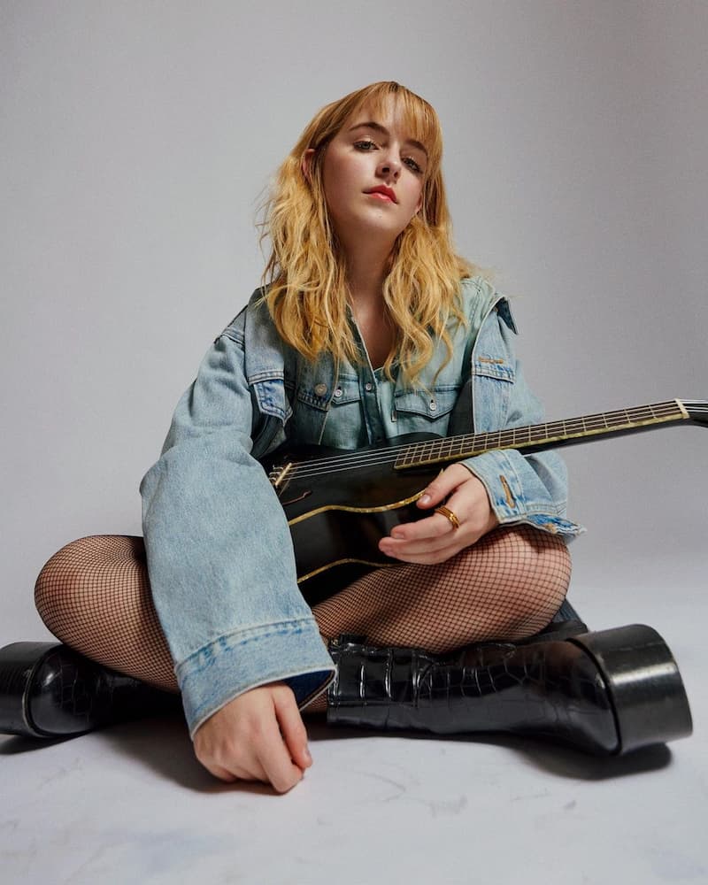 克里斯伊凡《天才的禮物》童星 Mckenna Grace 長大成美少女，跨足唱片圈變身搖滾歌手！ JUKSY 街星