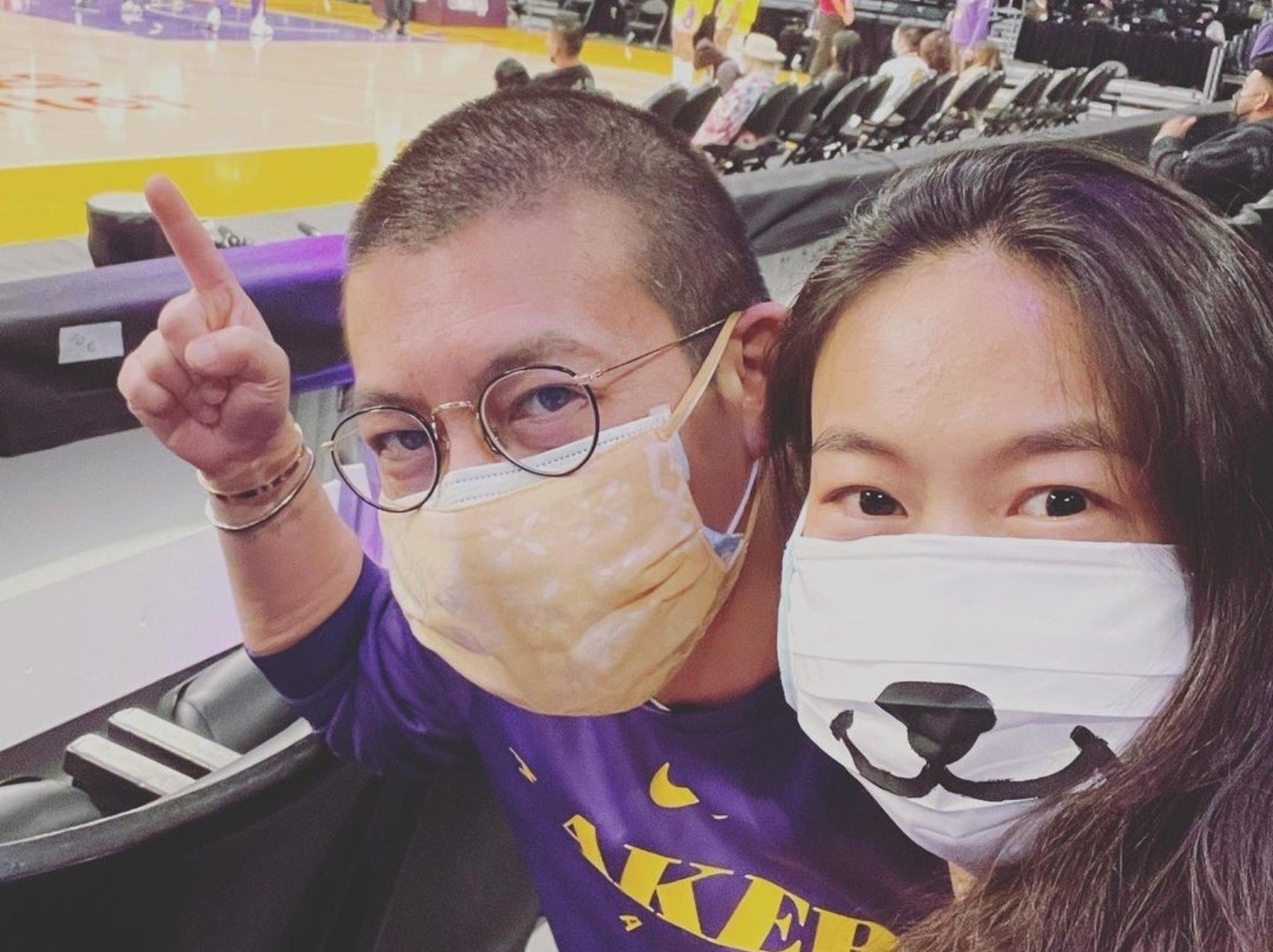 陳冠希 IG 甜蜜曬與老婆合照意外曝光「幸福肥模樣」，網友驚嘆：冠希哥胖了… - JUKSY 街星