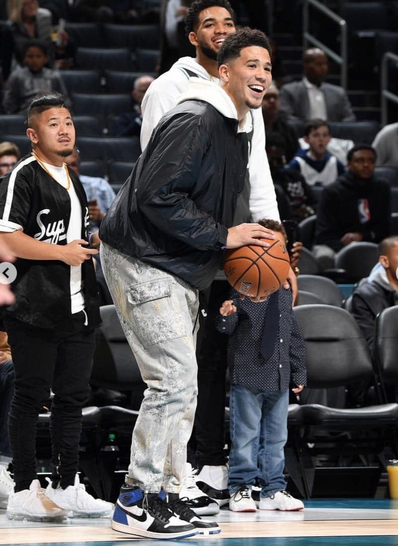 太陽球星 Devin Booker 上腳 Off-White、Fragment Design 各樣爆款聯名，鞋迷：「他也是 NBA 大鞋頭 ...