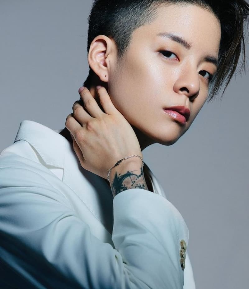 「花多少錢才能讓她踩我？」最帥女團成員 f(x) Amber 親自讀粉絲飢渴留言！ JUKSY 街星