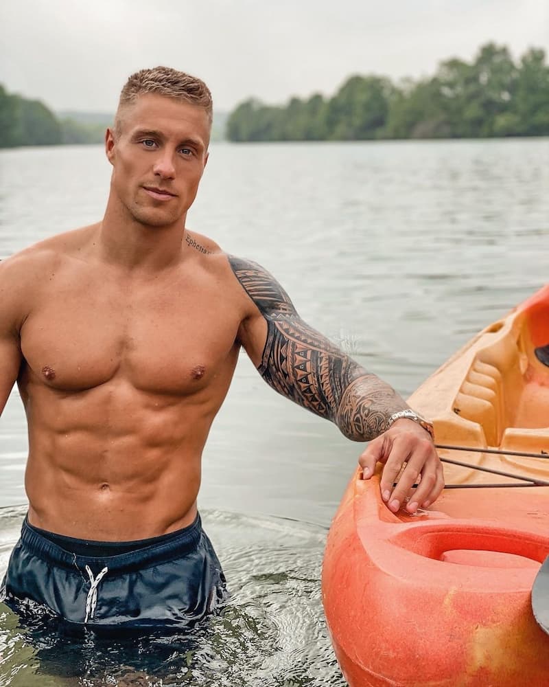 《慾罷不能 2 》脫衣舞男「Nathan」肌肉太養眼：別只想欠破戒，3 招鍛鍊技巧你也該學！ JUKSY 街星