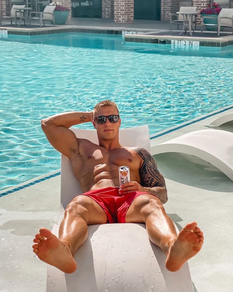 《慾罷不能 2 》脫衣舞男「Nathan」肌肉太養眼：別只想欠破戒，3 招鍛鍊技巧你也該學！ JUKSY 街星