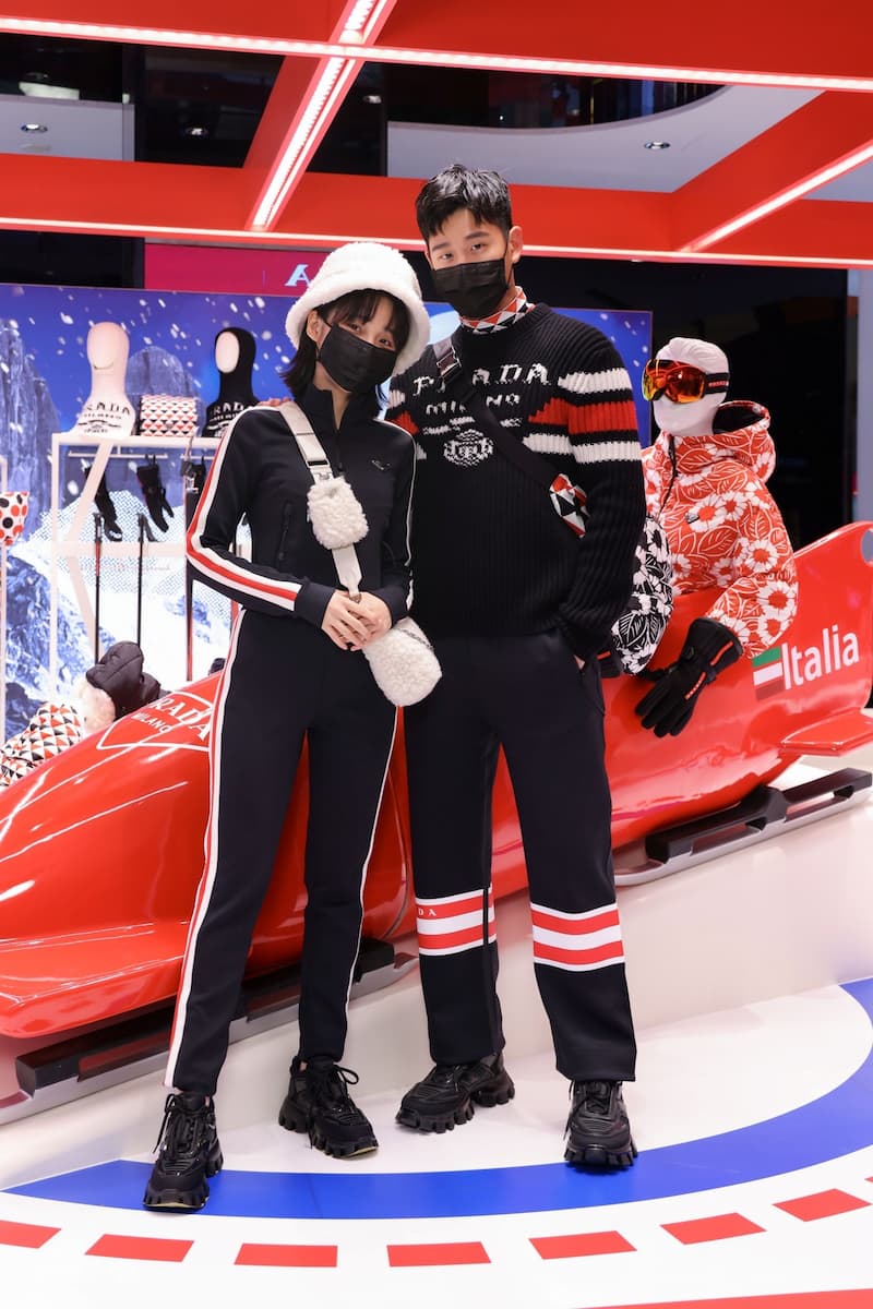 全新 “PRADA ON ICE” 期間限定店在新光三越A11，以 PRADA 標誌性風格的煥新演繹冬季運動世界 JUKSY 街星