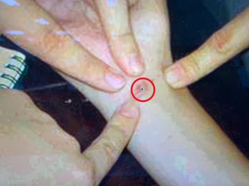 PTT 網友分享超無用網站「Pointer Pointer」，隨機產生照片指出你的游標位置！ | JUKSY 街星