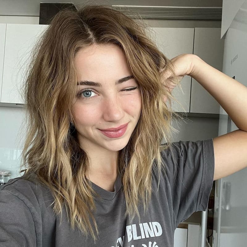 Netflix《海賊王》真人版娜美艾蜜莉路德 Emily Rudd 真實身份起底：零死角美女、身價已破千萬！ JUKSY 街星