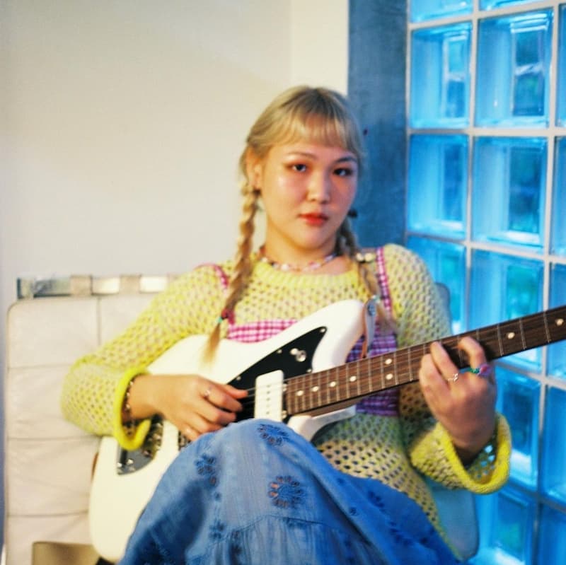 LÜCY 攜手日本樂團羊文学、泰國歌手 Numcha，和鳴悅耳「神仙組合」正式登台！ JUKSY 街星