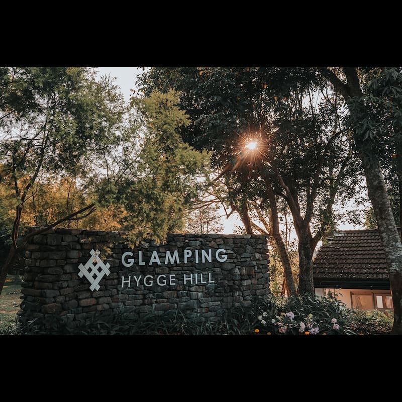 日本奢華露營「山野森活 Glamping Hygge Hill 」正式進駐苗栗，純白球形帳篷、Marshall 音響超尊爵！ | JUKSY 街星