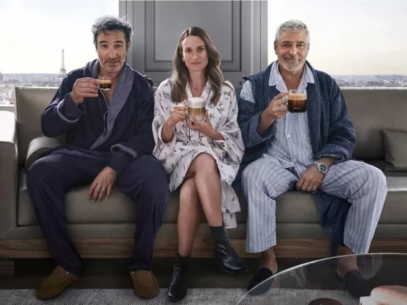喬治克隆尼 George Clooney、Jean Dujardin 合體拍攝 Nespresso 全新廣告，為喝咖啡闖進女演員家 ...