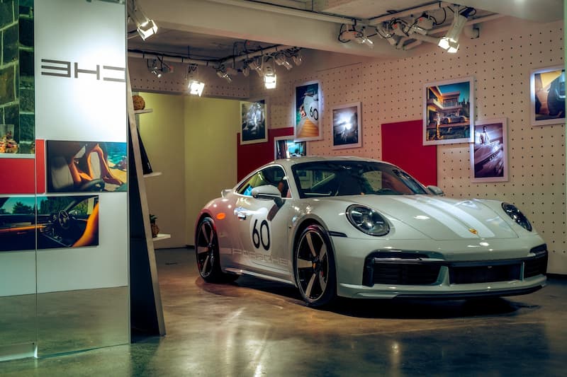 保時捷 911 Sport Classic 正式抵台亮相，重新詮釋初代經典設計限量 1250 輛！ JUKSY 街星