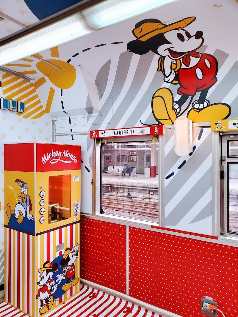 環島之星全台首輛「迪士尼主題觀光列車」登場！米奇米妮、冰雪奇緣等 11 款主題車廂一次看！ | JUKSY 街星