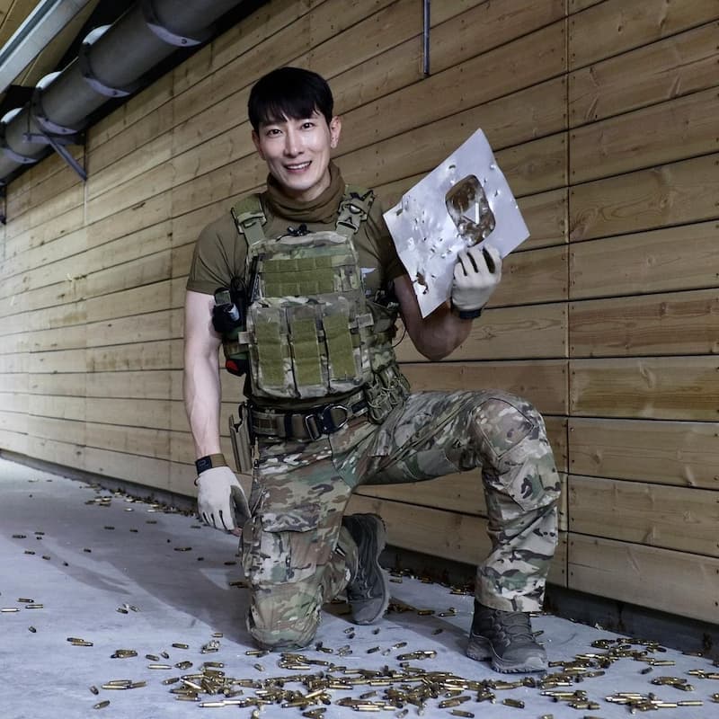 關於《體能之巔》Agent H 5 件事：海軍特戰隊出身、國小五年級就有腹肌！ JUKSY 街星