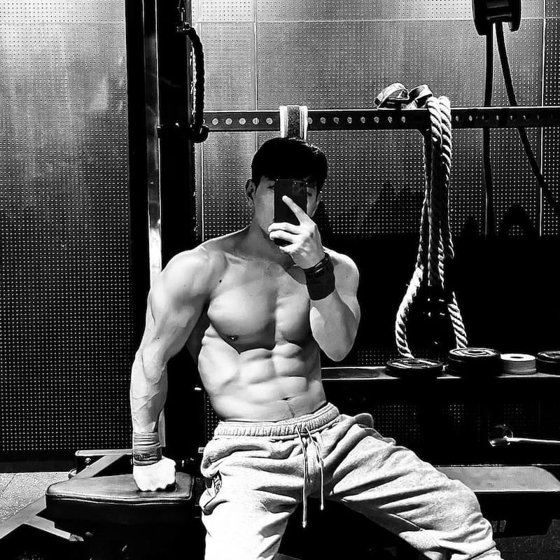 關於《體能之巔》Agent H 5 件事：海軍特戰隊出身、國小五年級就有腹肌！ JUKSY 街星