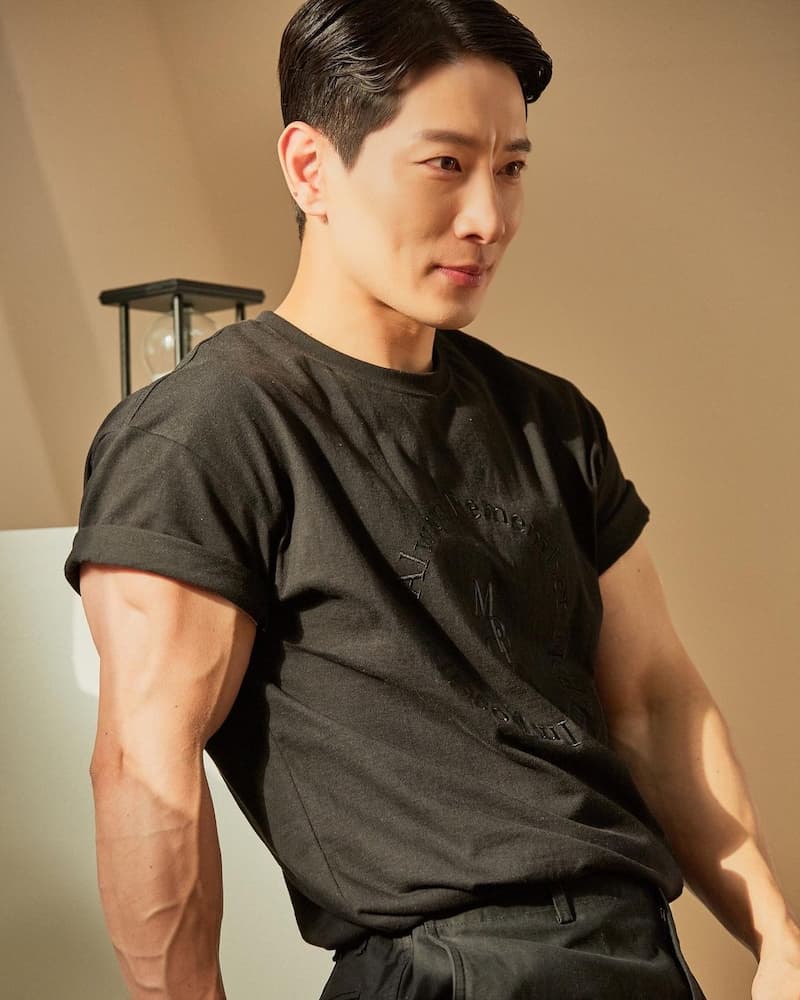 關於《體能之巔》Agent H 5 件事：海軍特戰隊出身、國小五年級就有腹肌！ JUKSY 街星