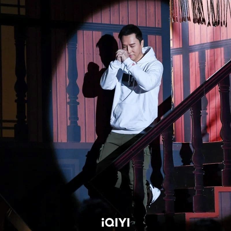 甄子丹作客《Running Man》成「遊戲黑洞」！宋智孝化身狂粉「盛裝」亮相！ JUKSY 街星