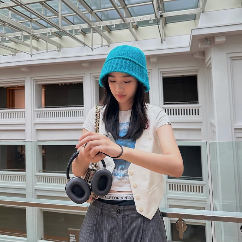 別管泰國 F4 吃餅乾了，《流星花園》杉菜「彤達婉 Tu」文青穿搭清新又可愛，每套都想打包！ JUKSY 街星