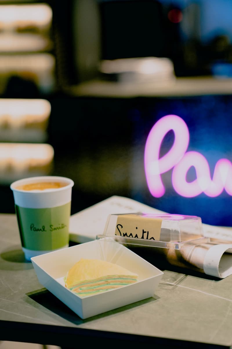 穿越大疫時代的溫柔力量！Paul Smith攜手台北VERSE baR開設彩條咖啡跨界合作 JUKSY 街星