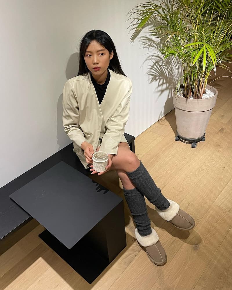 「UGG 雪靴」穿搭熱潮回歸！BLACKPINK Jennie、Lisa、Gigi Hadid 加持衝上 LYST 熱搜排名！ JUKSY 街星