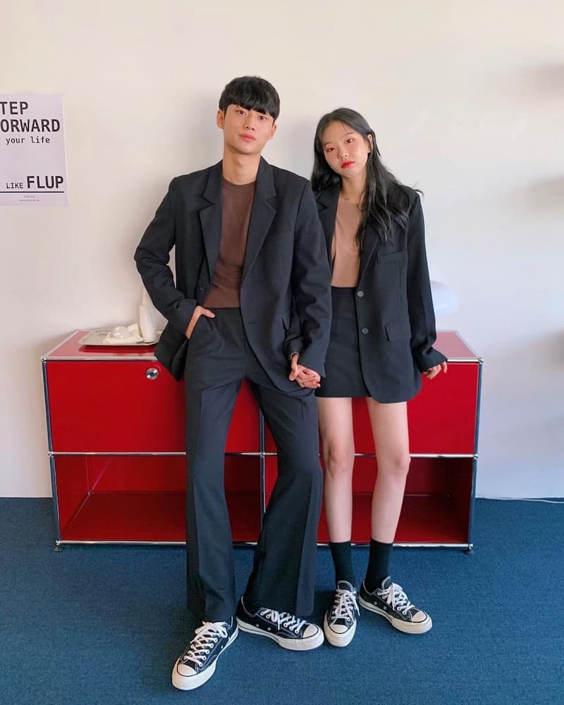 七夕情人節穿情侶裝怕尷尬？跟 IG 潮人學 5 招「CP 感穿搭術」，低調放閃不惹人厭！ JUKSY 街星