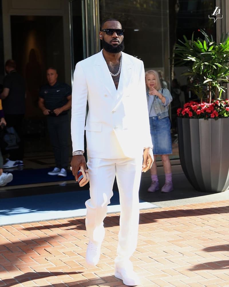 【NBA 球星穿搭】洛杉磯湖人「詹皇」LeBron James 私服穿搭解析！ JUKSY 街星