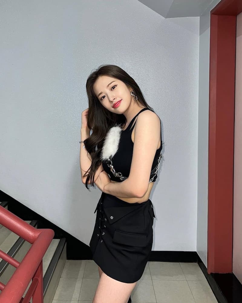 揭露 IVE 隊長「安俞真」7 件事：網封「瘋子美人」、卸偶像包袱嚇壞節目組！ JUKSY 街星