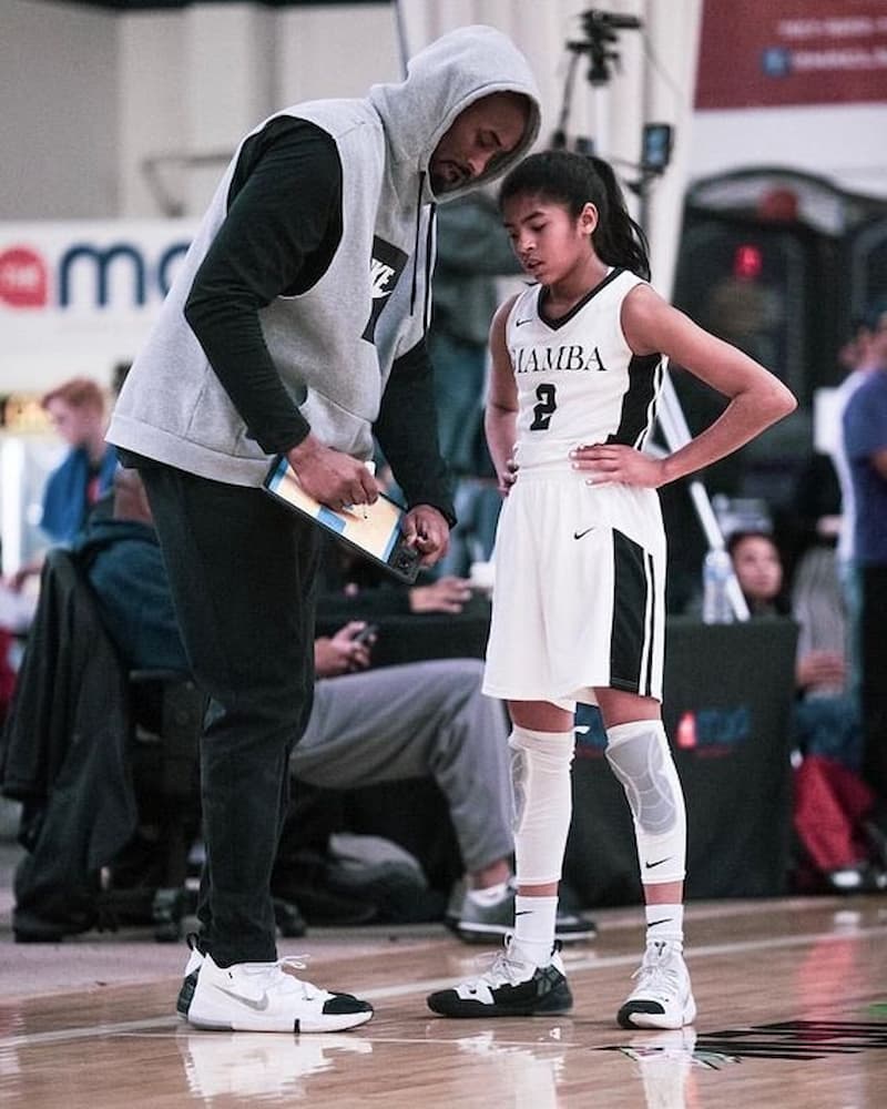 Nike Kobe 4 Protro "GIGI" 最新鞋款細節曝光，有望在 2023 年發表。 JUKSY 街星