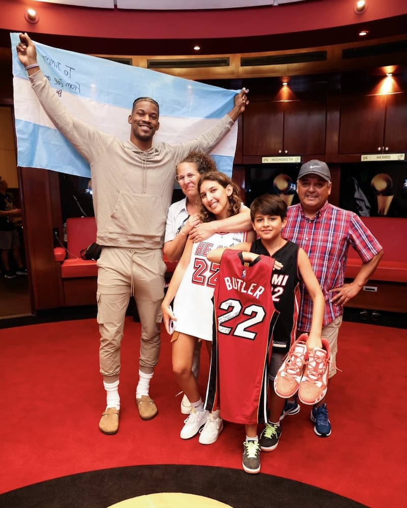 Jimmy Butler 你可能不知道十件事：跟內馬爾是麻吉、開車不裝後照鏡？ JUKSY 街星