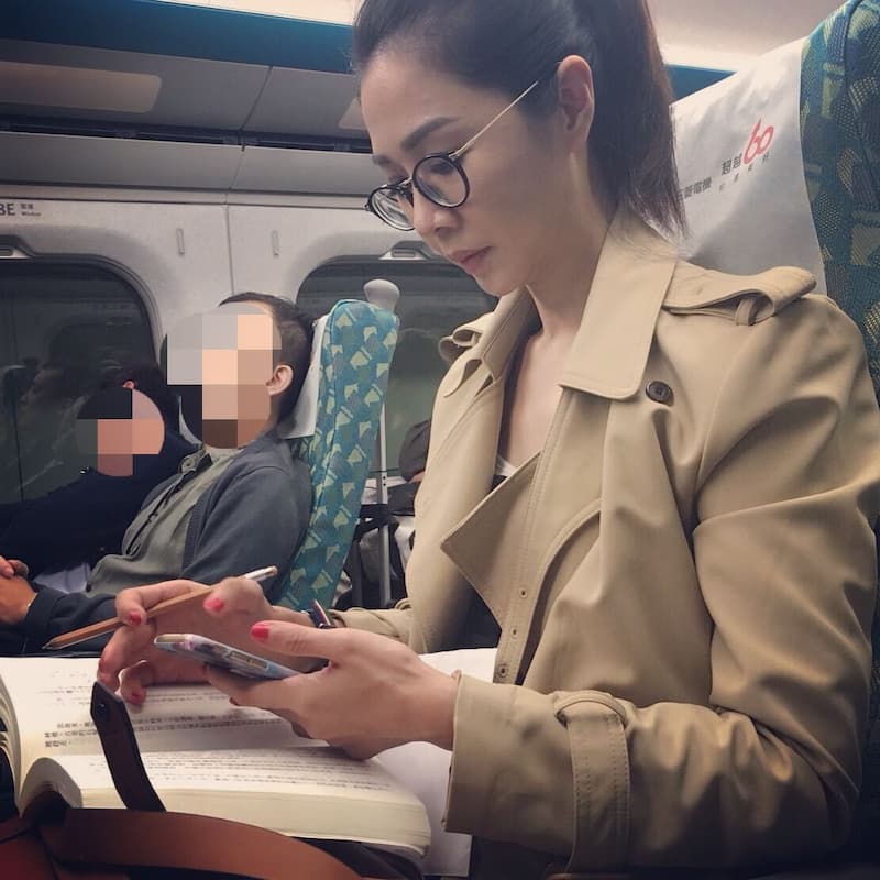 揭密謝盈萱 10 件事：身高太高遇瓶頸、窮到戶頭只剩 1000 元⋯演藝人生太勵志！ JUKSY 街星