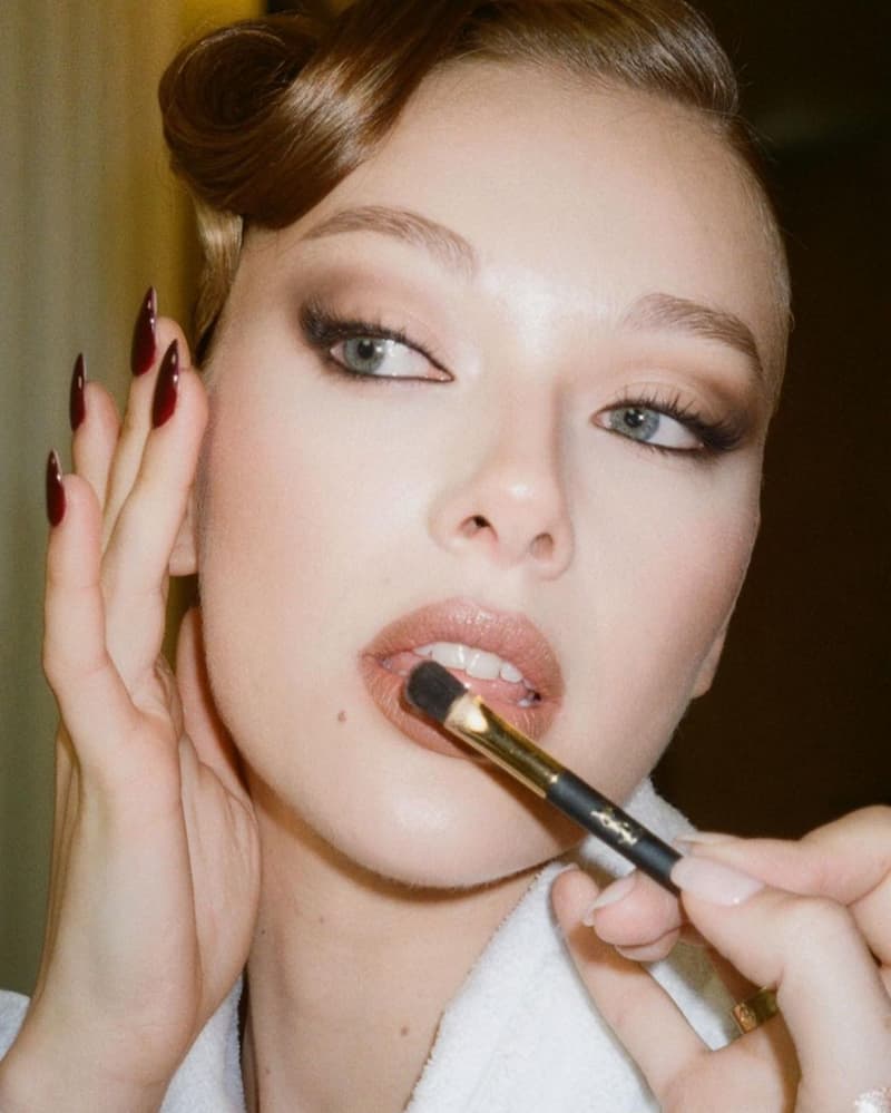 怎麼提升顏值？跟潔西卡亞歷山大 Jessica Alexander 學會 3 大妝容技巧，知道的都變正了！ JUKSY 街星