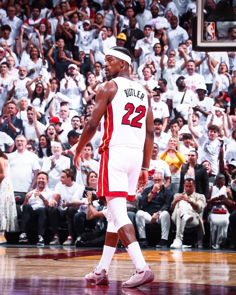 Jimmy Butler 教你當位「時尚士官長」，這身搭配真的帥到太吉巴！｜【NBA 球星穿搭】 JUKSY 街星